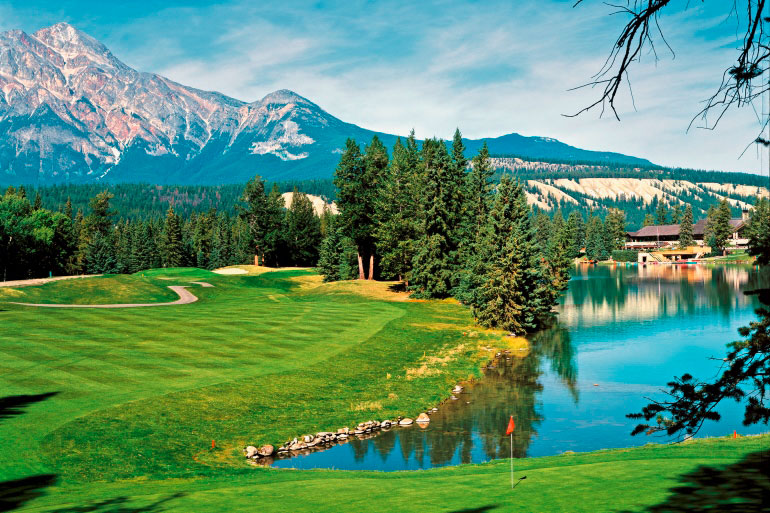 6 of the World’s Most Breathtaking Golf Courses